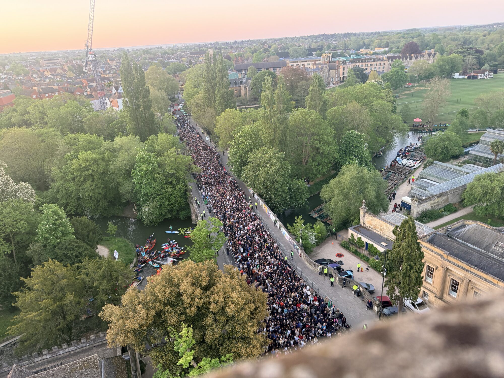Choristers sing to crowds on May Morning - Magdalen College School